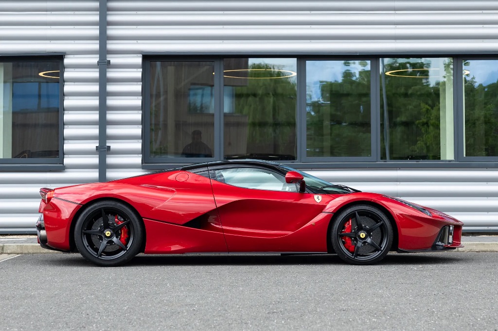 Ferrari raríssima: conheça o carro mais caro do Brasil que está ...