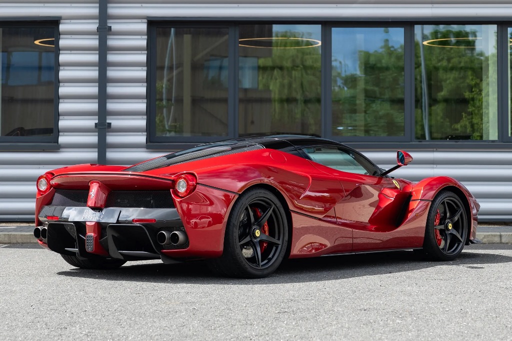 Ferrari raríssima: conheça o carro mais caro do Brasil que está ...