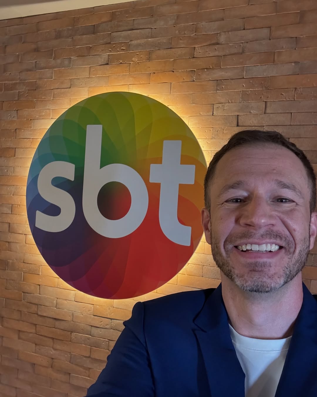 Tiago Leifert retorna ao The Voice Brasil em nova fase no SBT