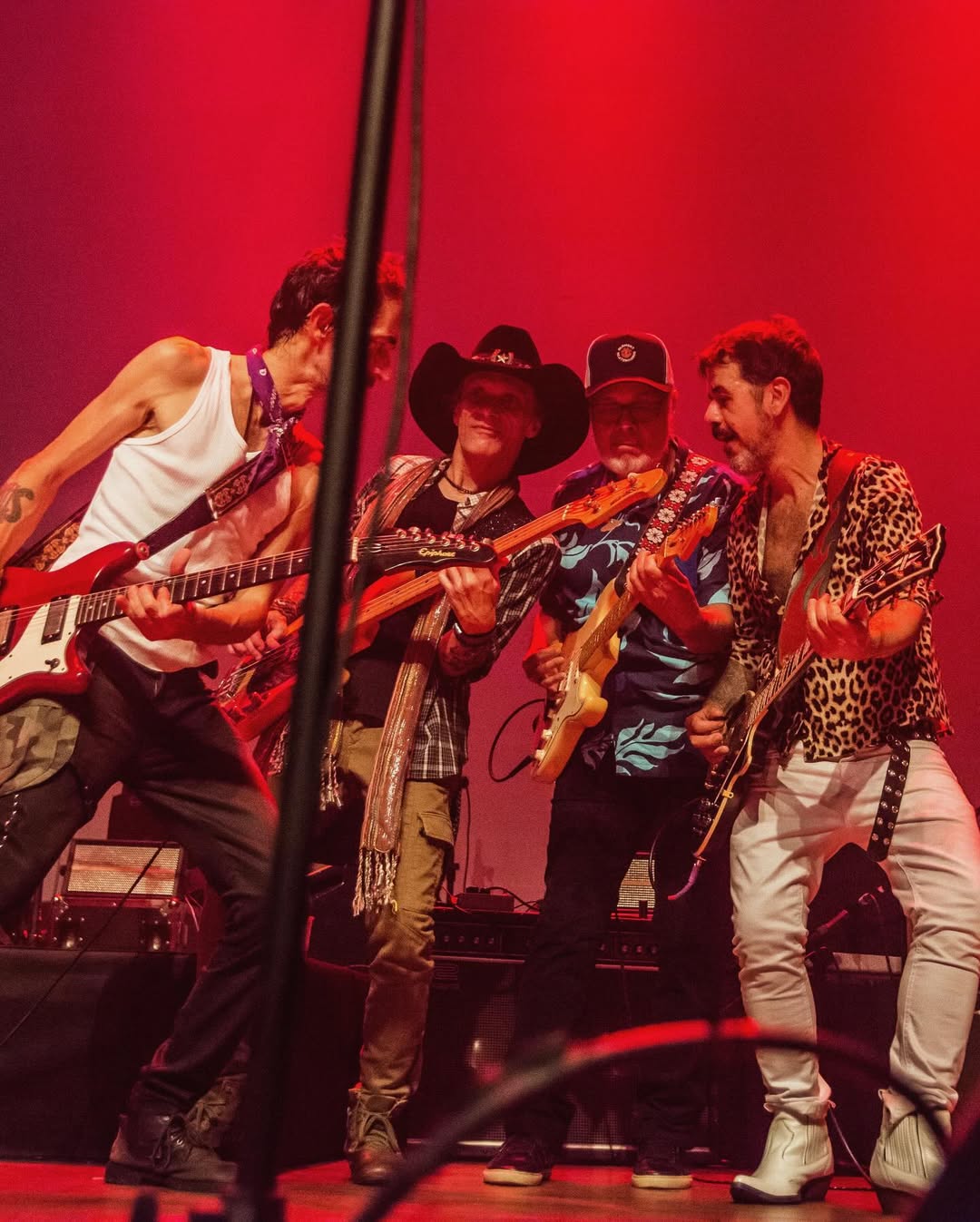 Banda TNT se reúne após 40 anos e realiza segundo show com formação ...