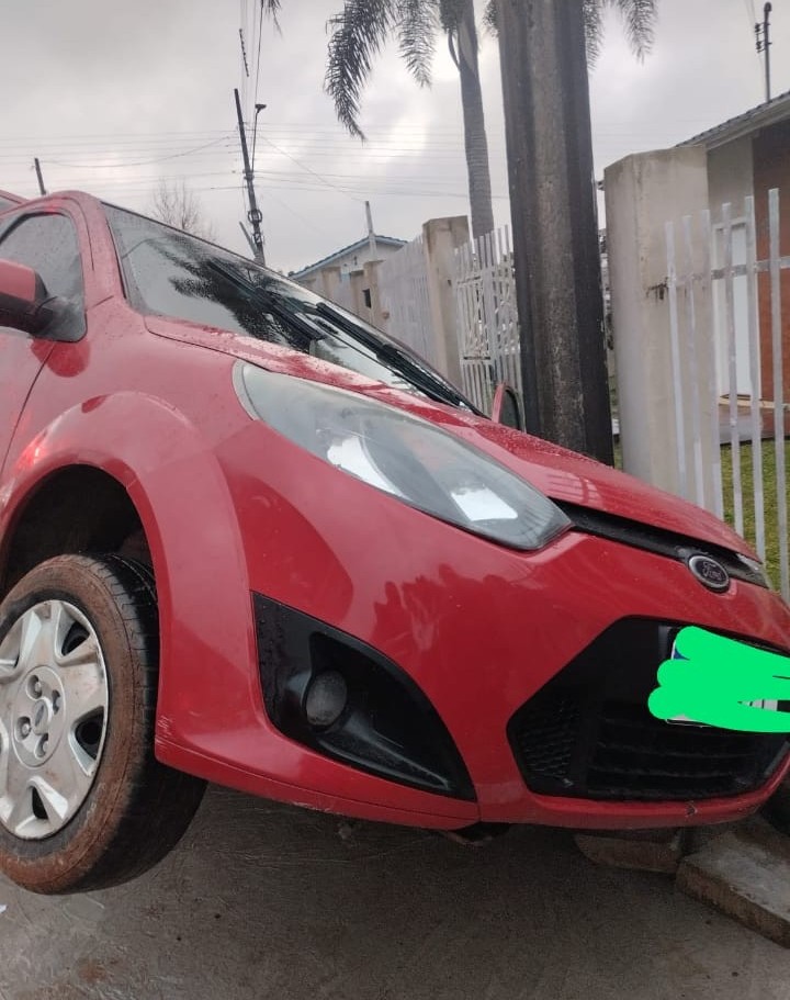 Carro que atropelou e arrastou criança fazia manobra para entrar em rua ...